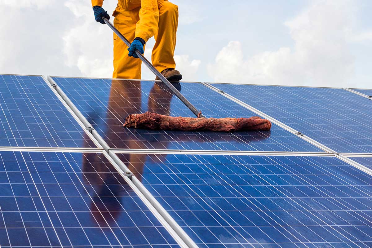 Solar Panel Cleaning {Detailed Guide} | DIY Cleaning Tips Australia